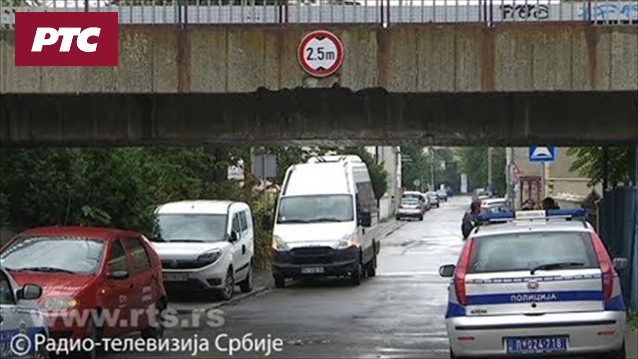 Udes kombija kod Autokomande, petoro povređenih - YouTube
