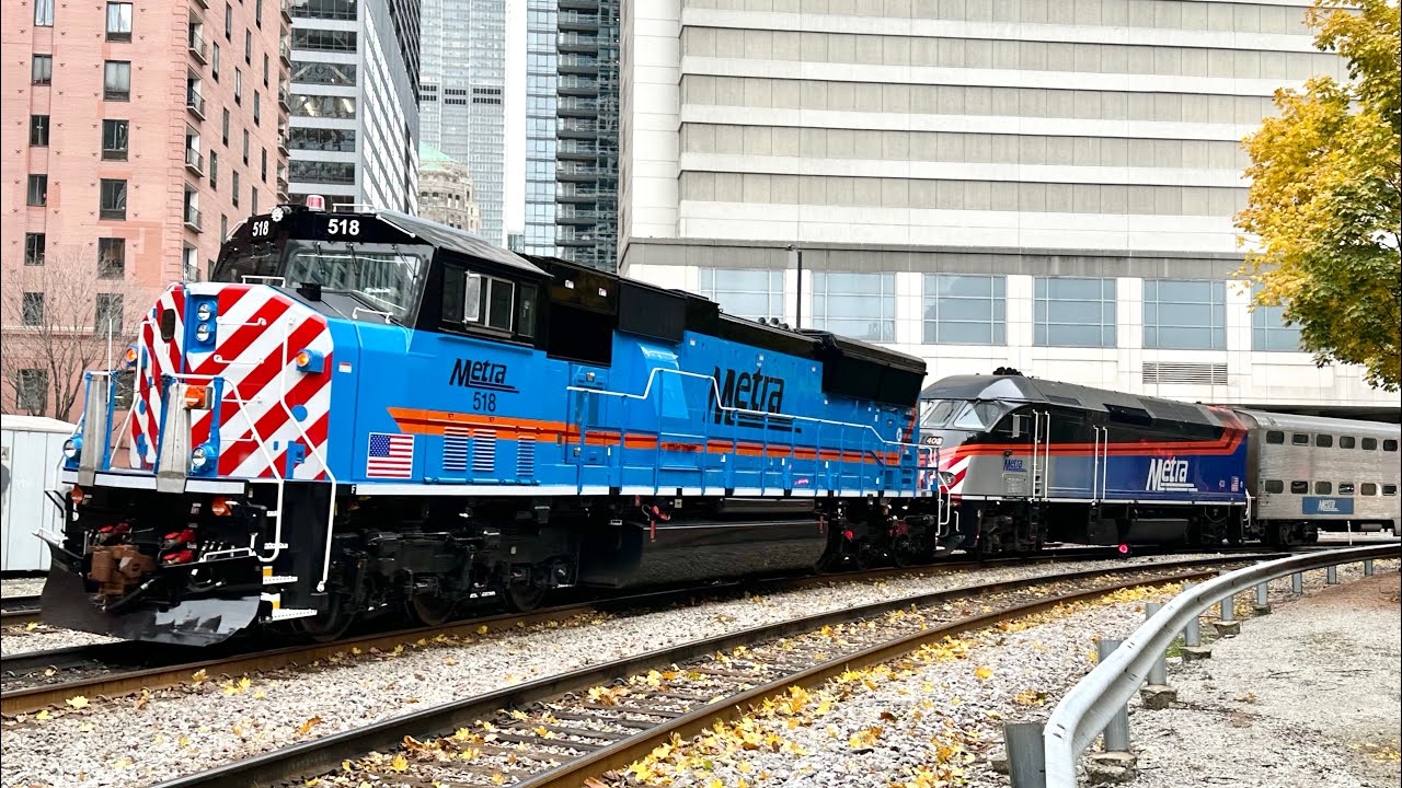 Metra 518 (SD70MACH) + Metra 403 at Chicago Union Station - YouTube