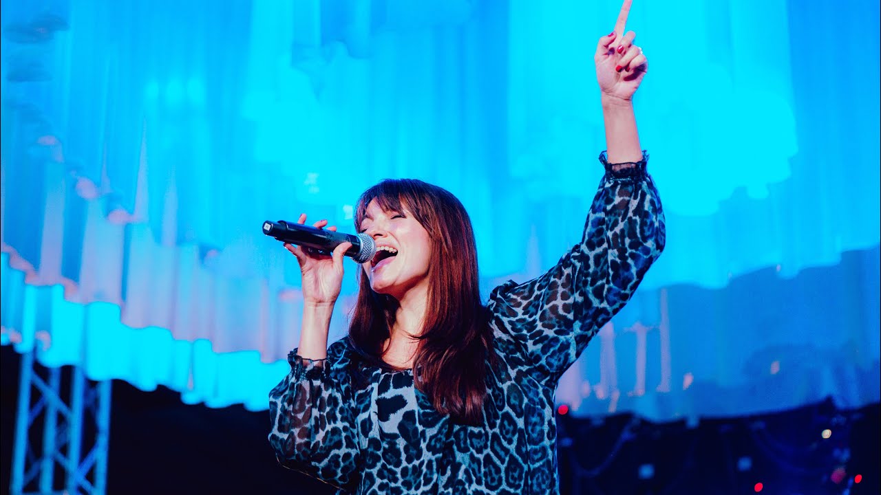 SOCORRO • Un Corazón - Cover Laura Ballen - YouTube