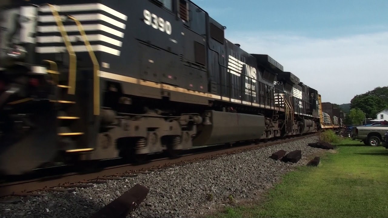 NS 37T in Walnutport on Monday August 5th., 2019 at about 5PM - YouTube