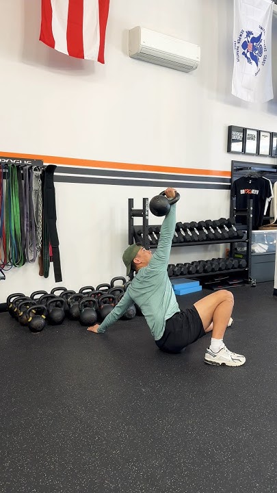 Get-Up Sit-Up #kettlebell - YouTube