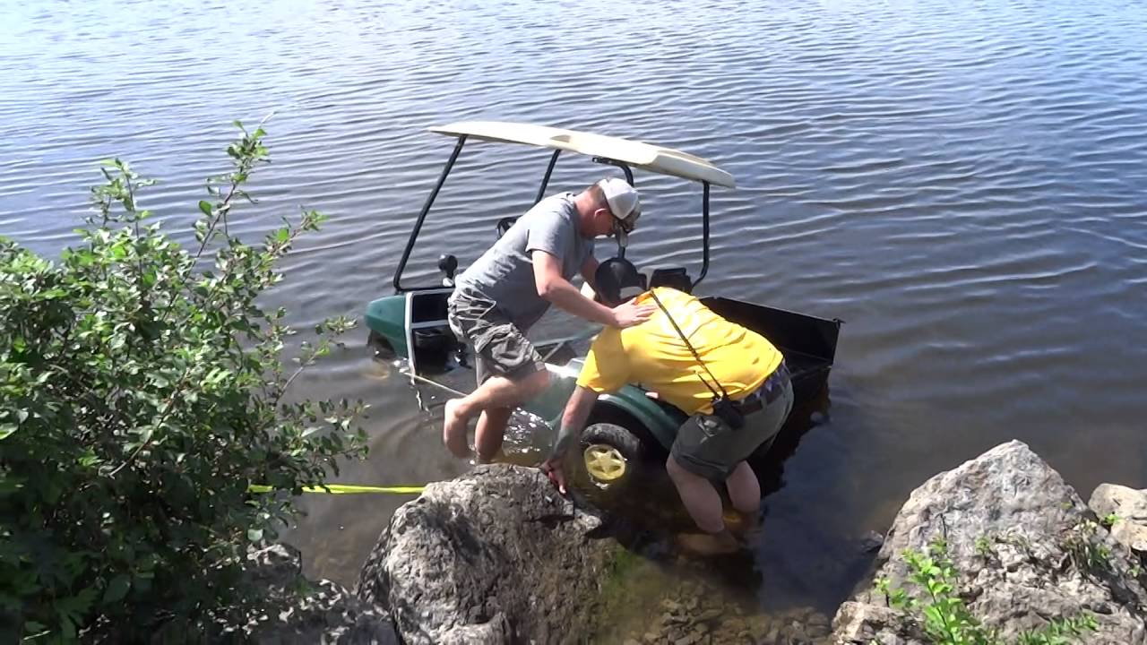 Recovering a golf cart from the Ottawa River - YouTube
