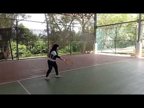 MEPRAKTEKKAN TEKNIK DASAR BACKHAND 1 TANGAN DAN 2 TANGAN - YouTube