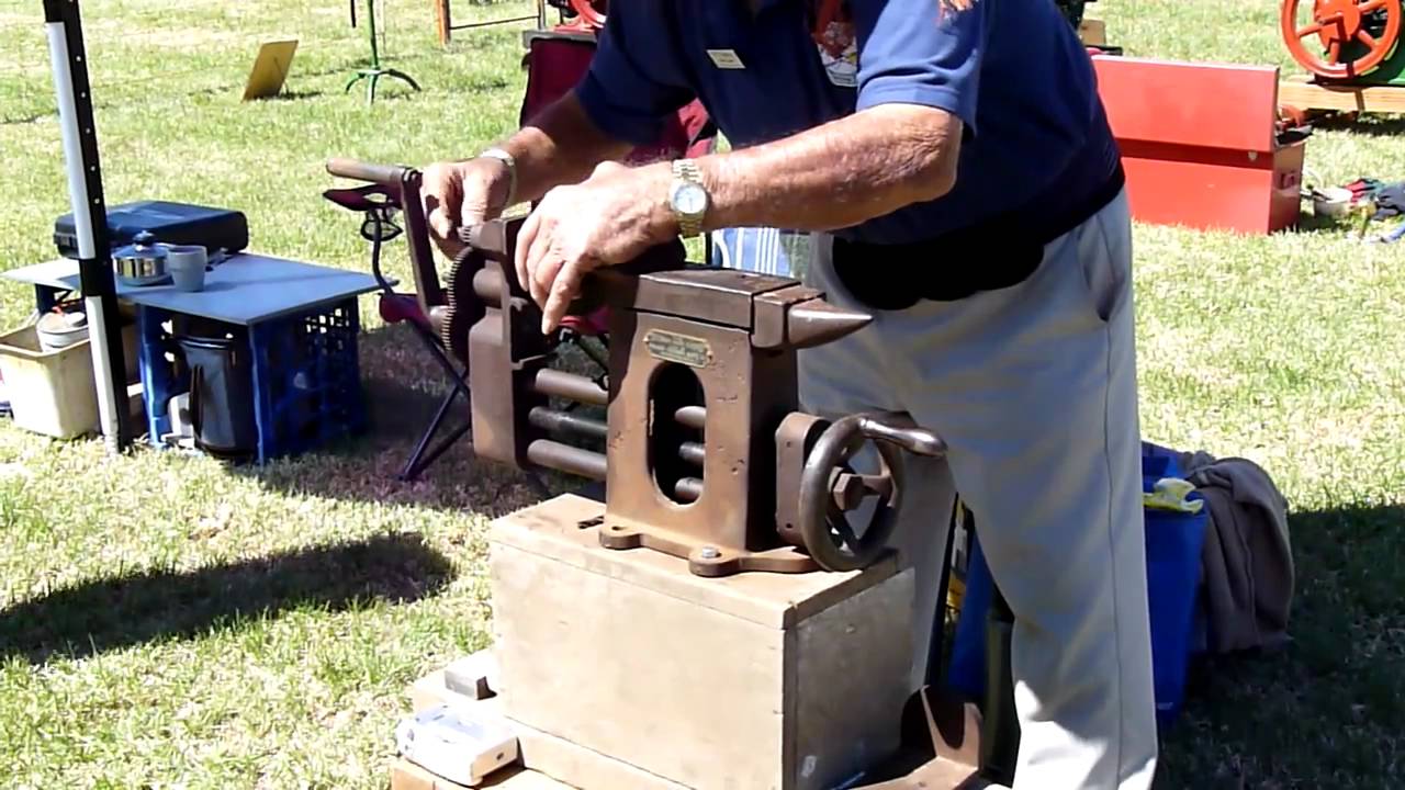 chicago stewart handy worker - YouTube