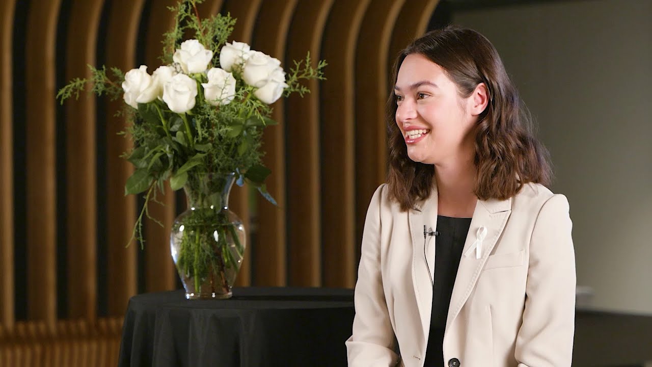 Sophia Roy, lauréate de l'Ordre de la rose blanche 2022 - YouTube