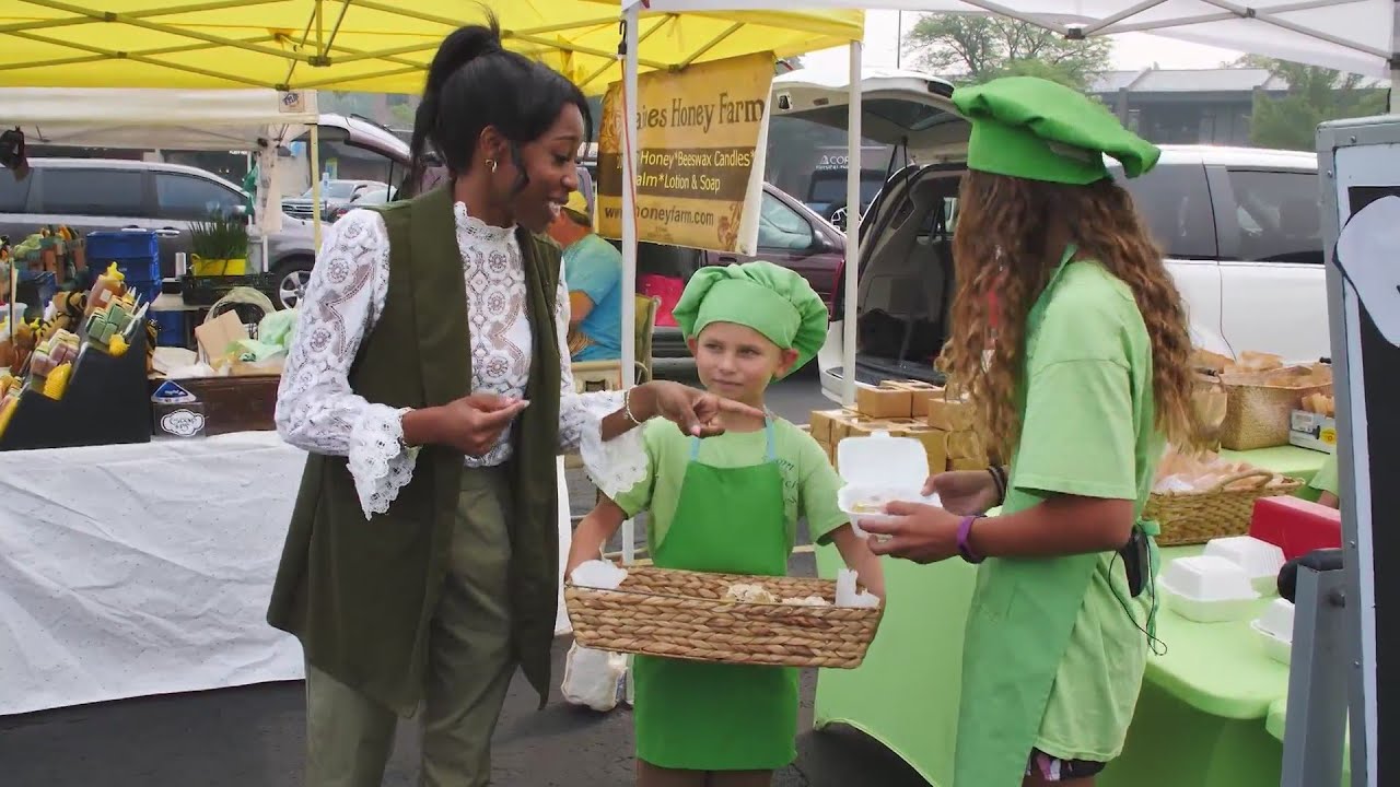 Edgebrook Farmers Market offers a ton of local flavors - YouTube