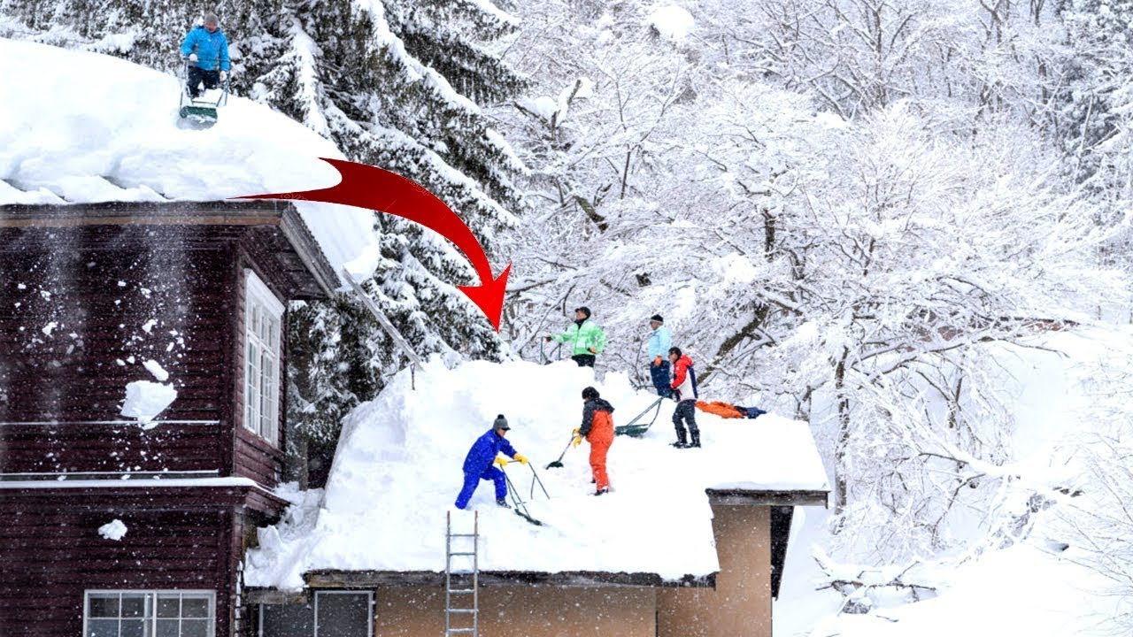 Amazing Removing Snow Off Roof Win & Fails ! Fast Dangerous Snow ...