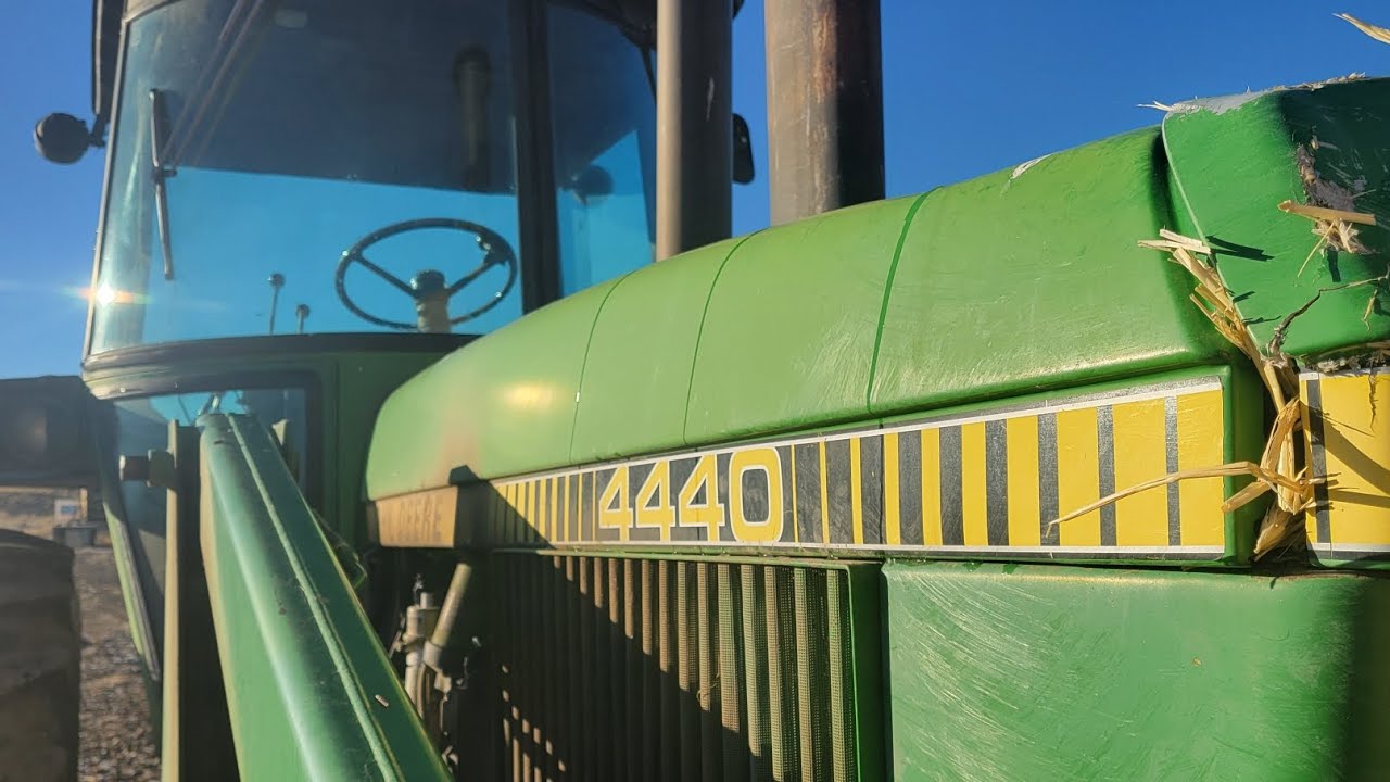 John Deere 4440 FWA - YouTube
