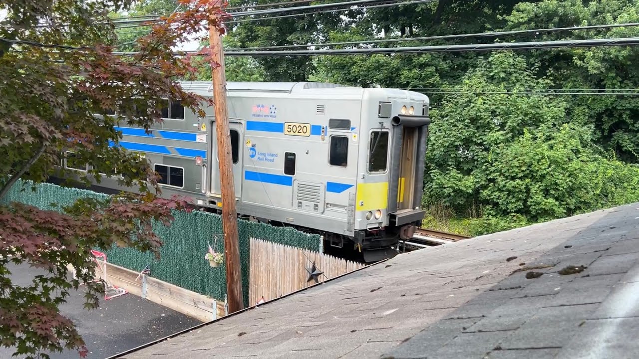 LIRR 559 with 2 car set on the Oyster Bay branch - YouTube