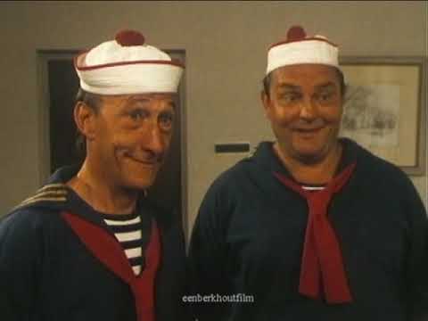 Peppi en kokki laten hun schip dopen 1974 - YouTube