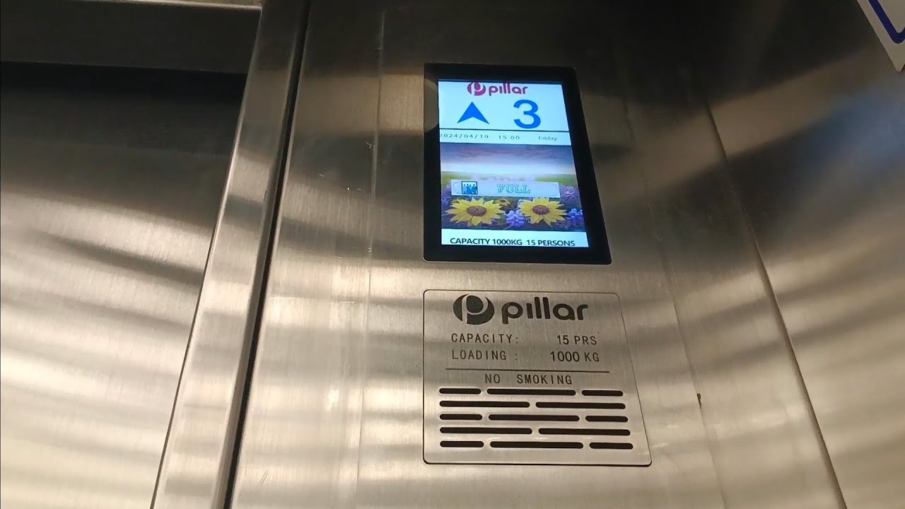 NAIK LIFT MERK PILLAR DI MALL QUEEN CITY, SEMARANG - YouTube