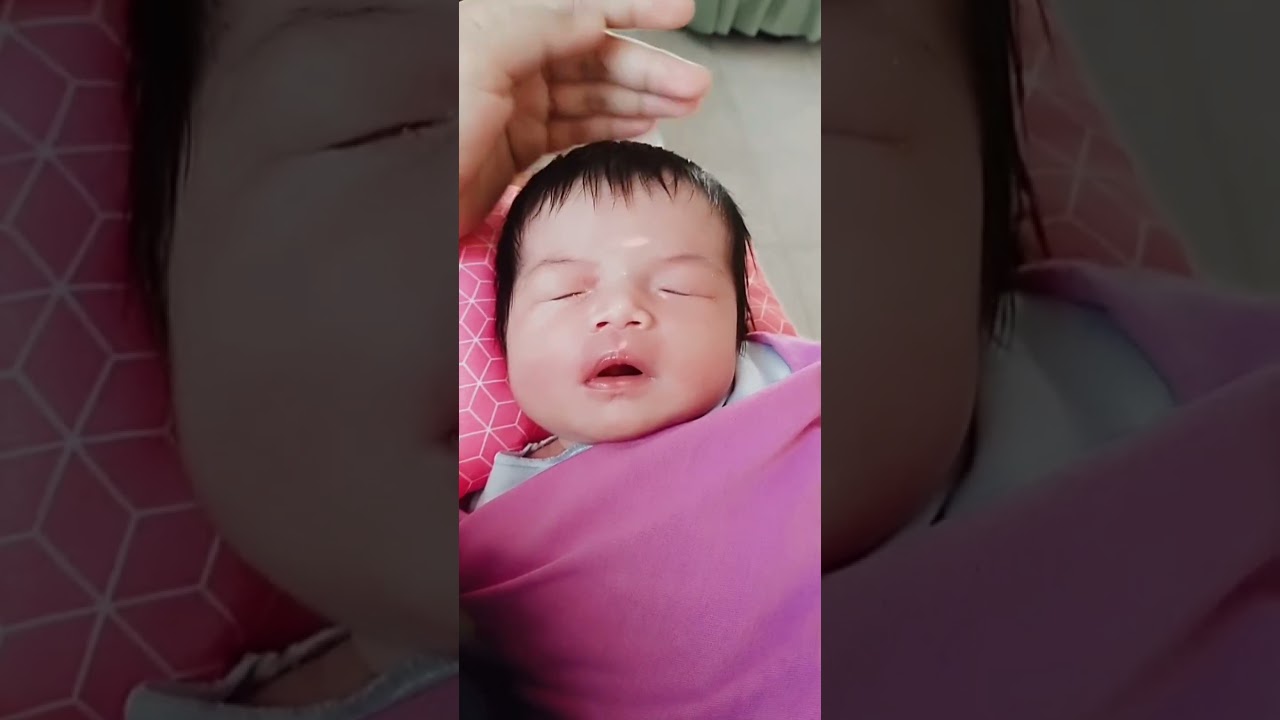 baby ayu 1 bulan - YouTube