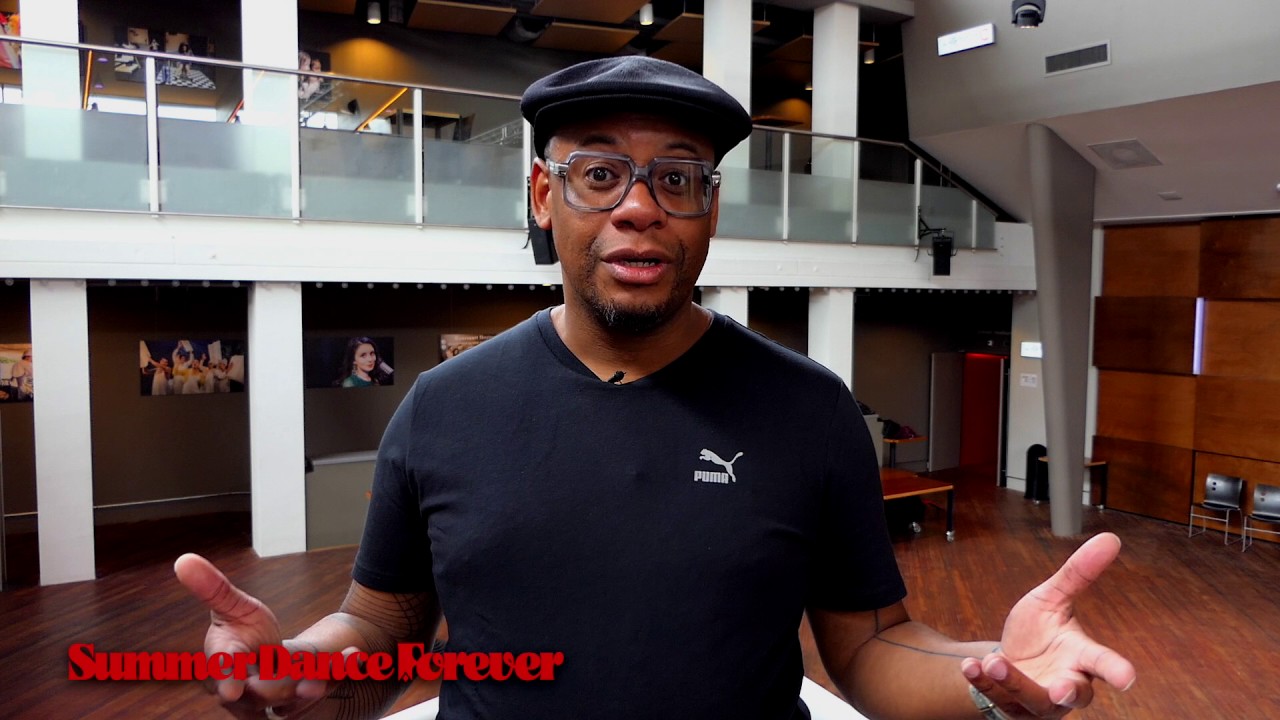 Dutch comedian Howard Komproe loves dance (in Dutch) - YouTube