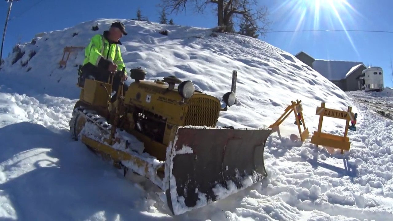 RARE BEETLE TRACTOR DOZING SNOW PART 2 MY BEST VIDEO OF THE 4 - YouTube