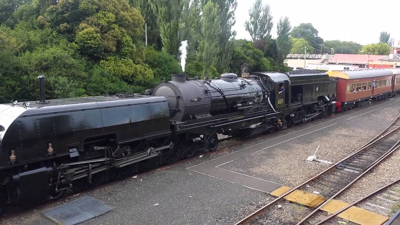 6029 THE Garratt ARRIVING at mossvale - YouTube