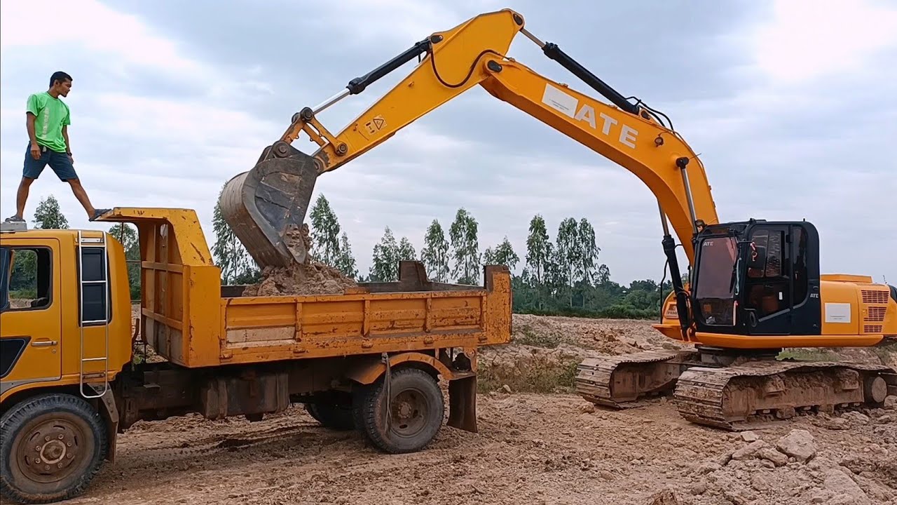 JCB JS 205 SC รถขุดเมืองผู้ดี จาก อังกฤษ โหลดดินใส่ รถดั้ม Excavator ...
