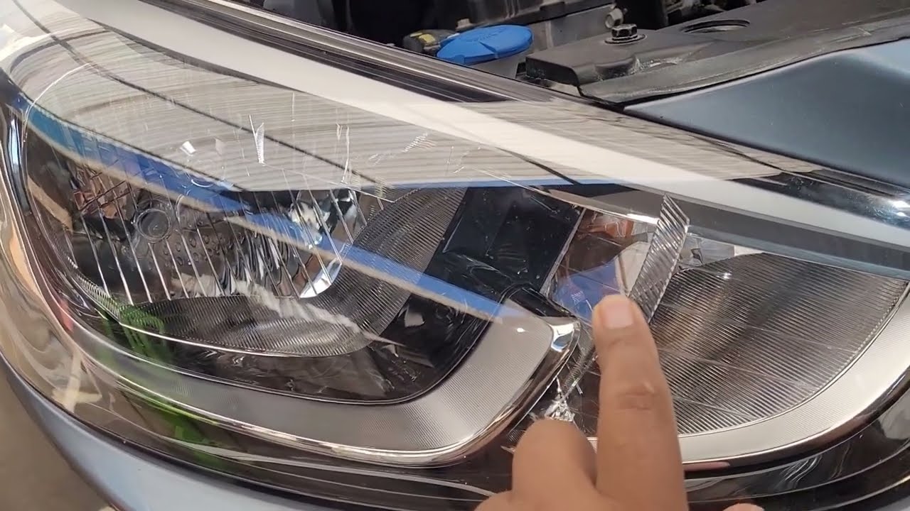 Como CAMBIAR LUCES frontales a auto hyundai - YouTube