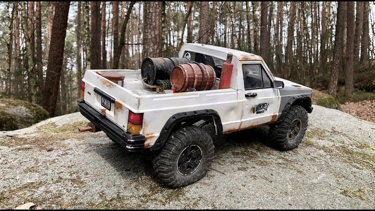 RC Land Cruiser & Comanche Adventure Team Scale Man - YouTube