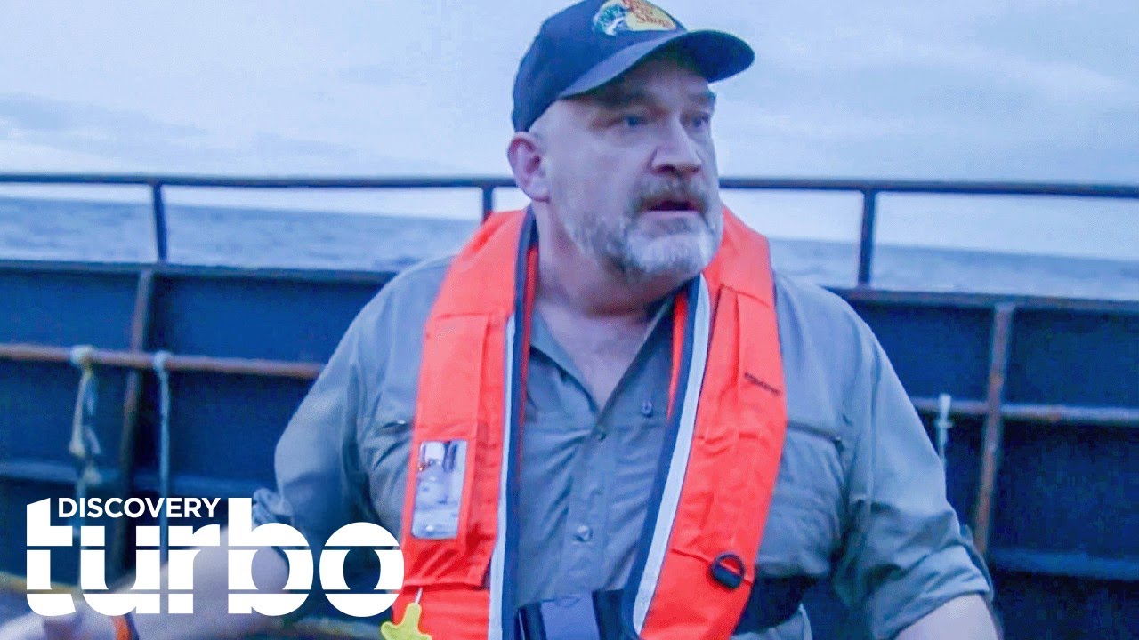 The Wizard Battles HUGE Storms That Injures Multiple Crew! | Deadliest ...