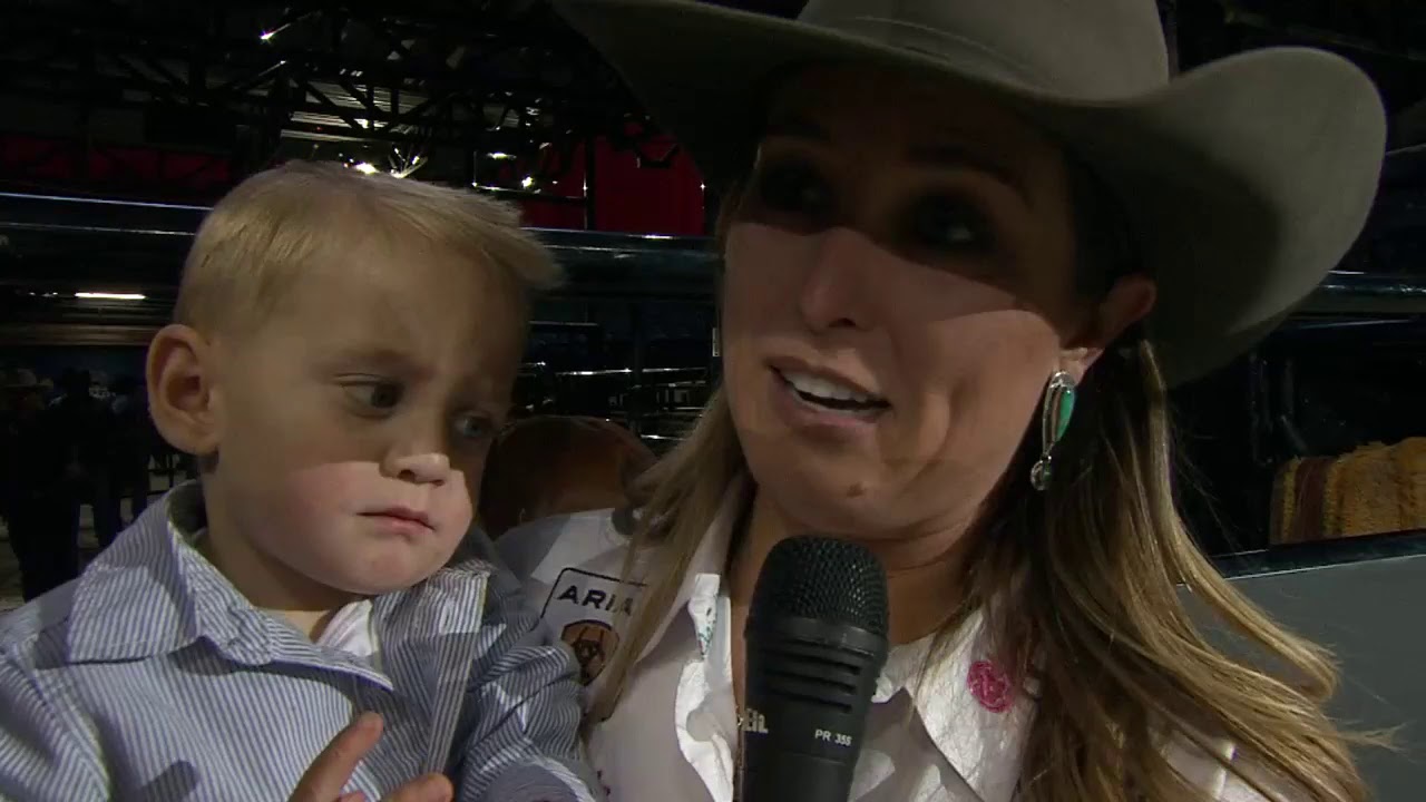 WCRA Breakaway Roper Jackie Crawford Makes History in Chicago - YouTube