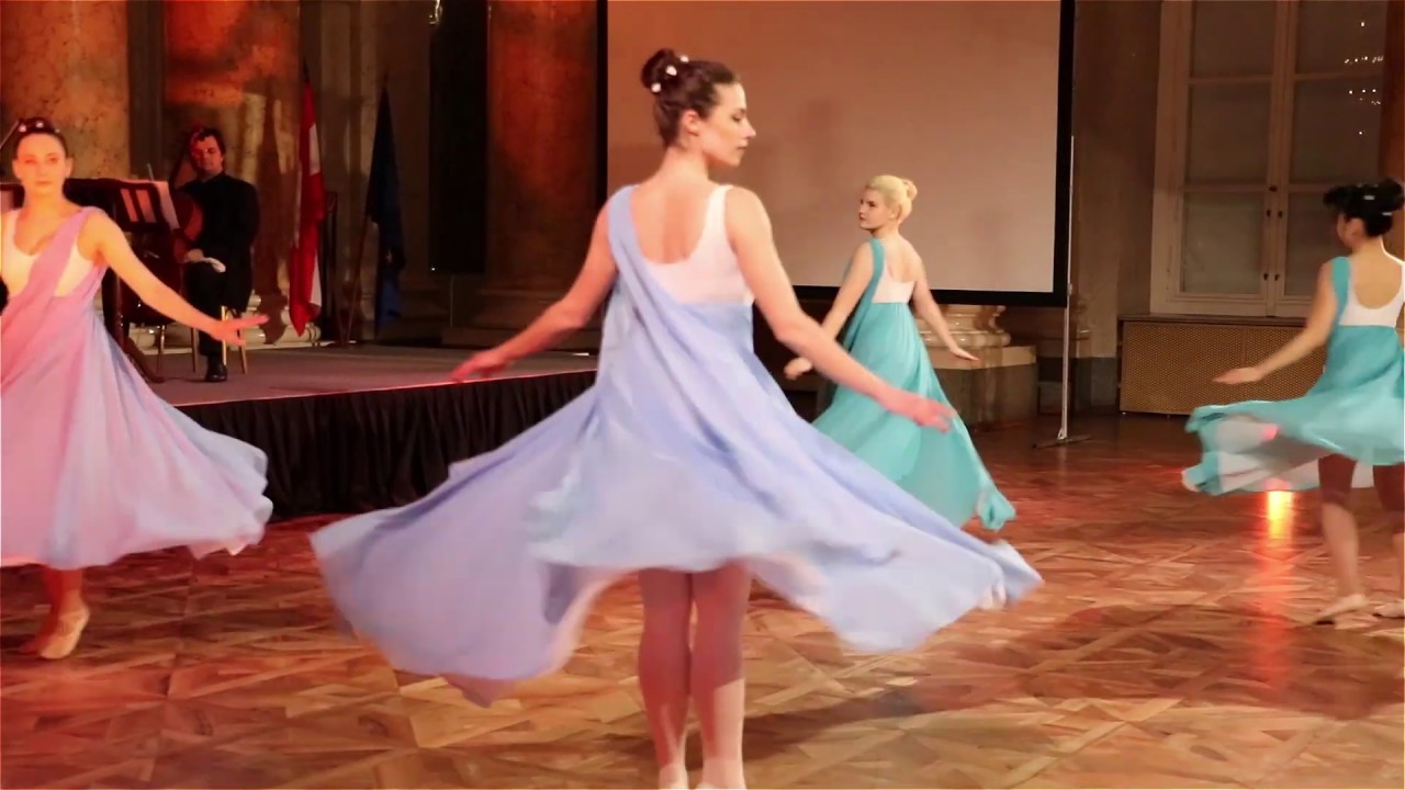 Live Art Performance 8 - YouTube