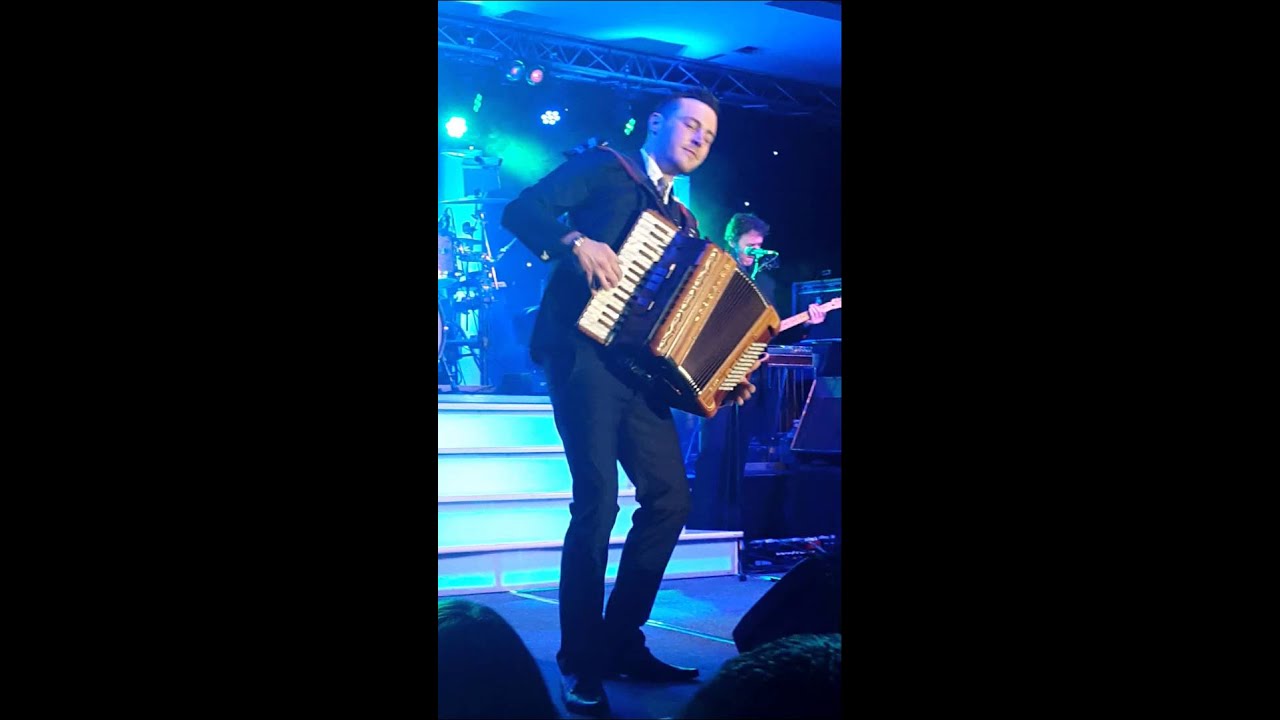 Nathan Carter:live Medley - YouTube