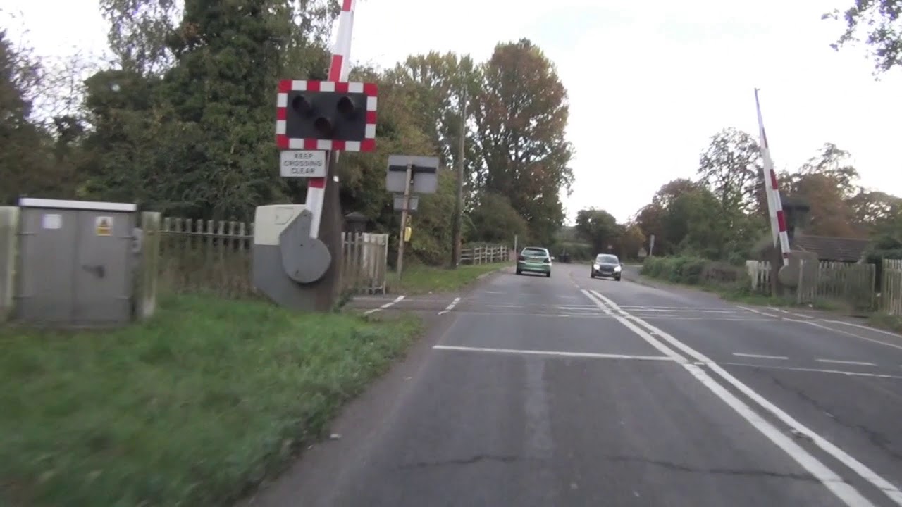 Desford Level Crossing - YouTube