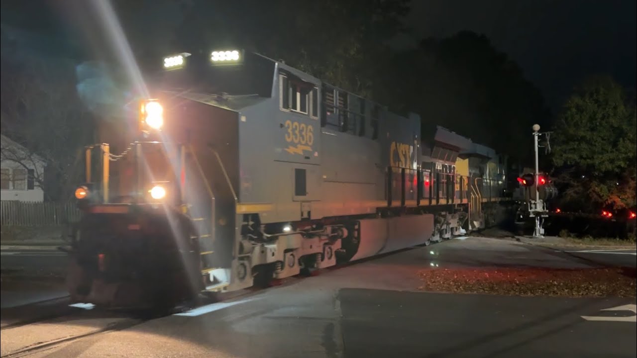 CSXT L234 passing Elm St. on the CLNA main ET44AH 3336 ES40DC 5375 with nice K5HL horn - YouTube