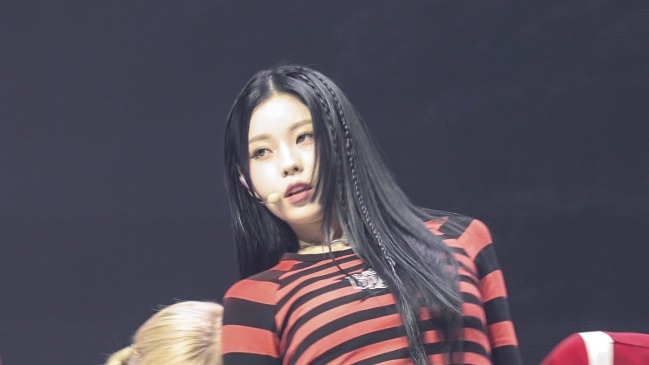 240115 "Run For Roses" NMIXX KYUJIN Fe3O4 Comeback Showcase - YouTube