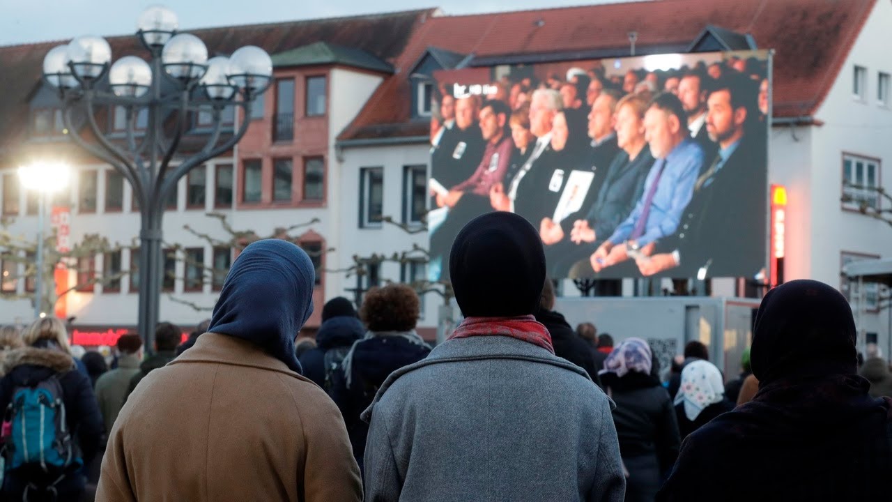 Victims of German shooting honoured at memorial service - YouTube