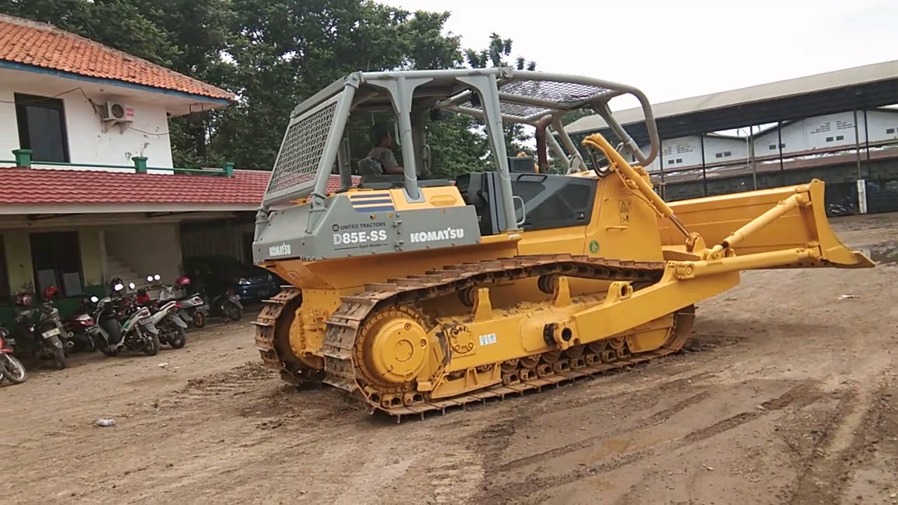 Pengecekan Dozer D85ss-2 - YouTube