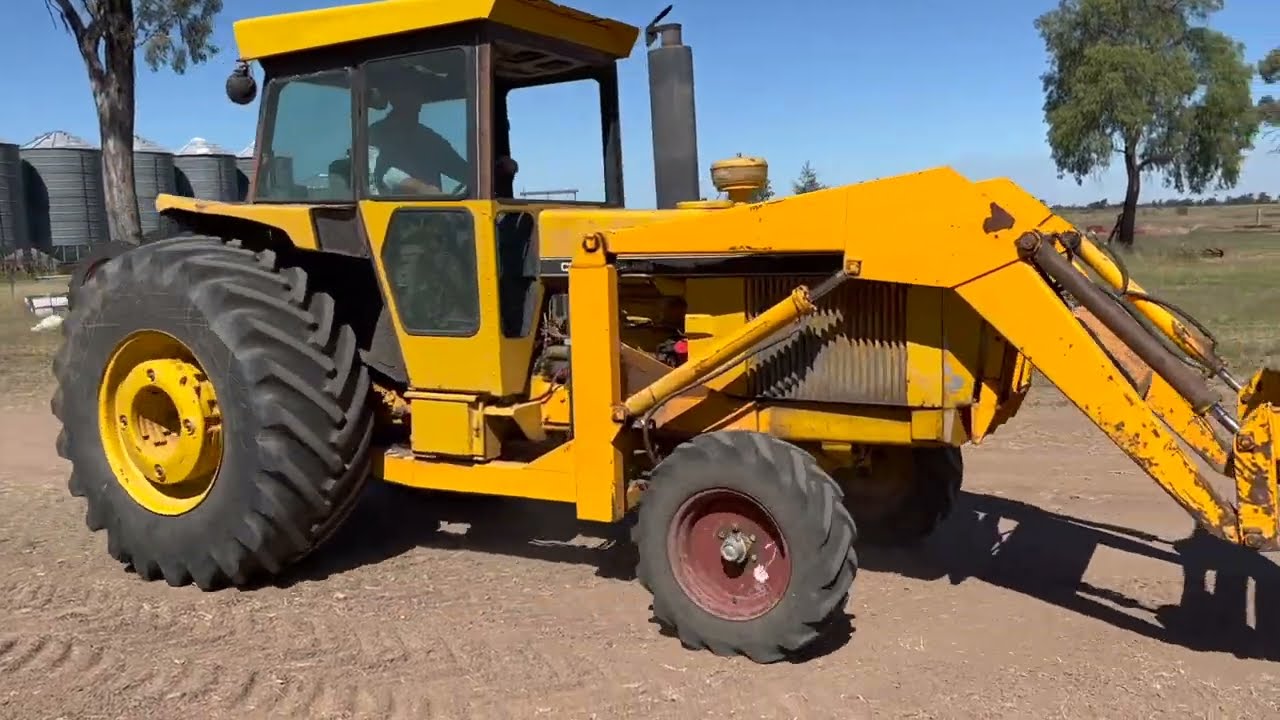CHAMBERLAIN 4480 4X2 TRACTOR WITH FRONT END LOADER 132HP - YouTube