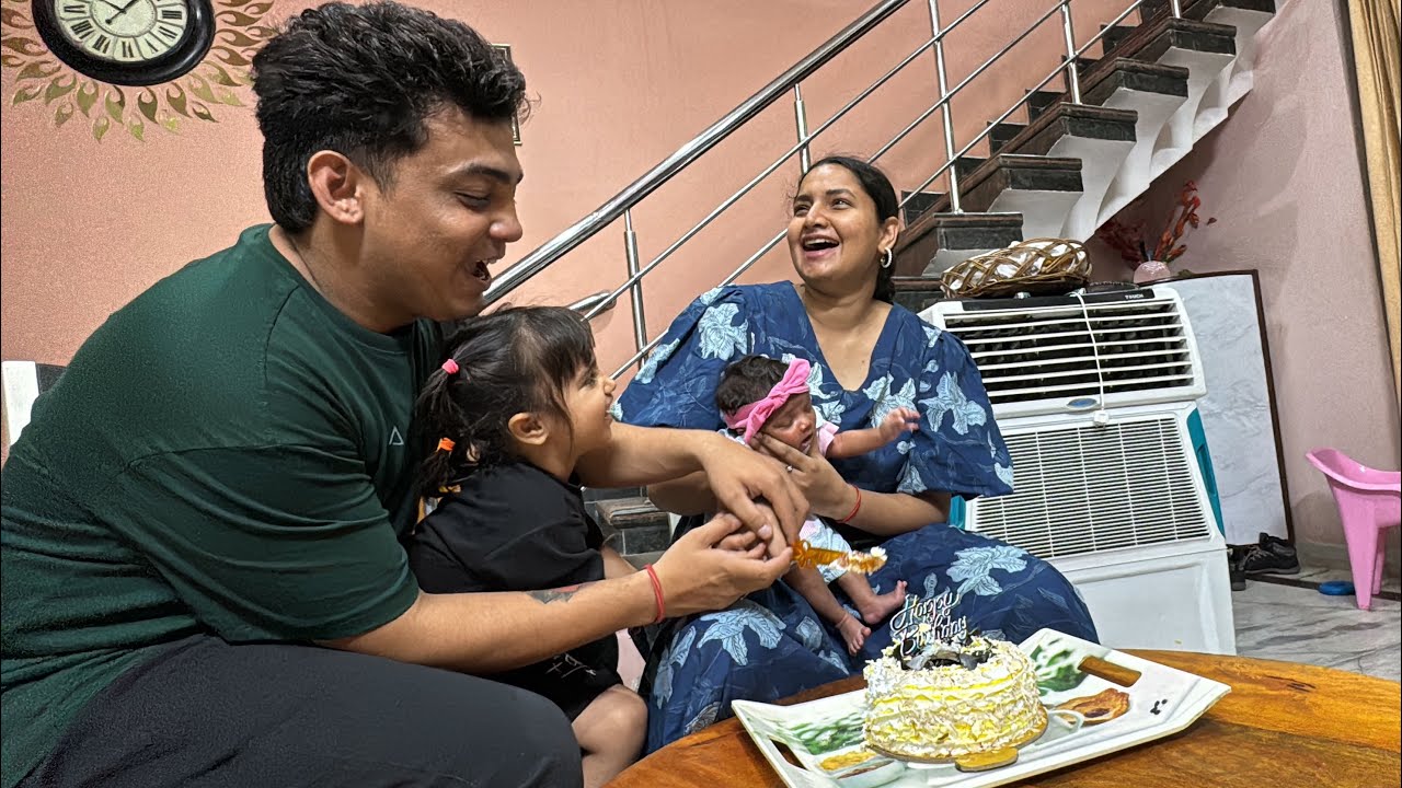 Sia Baby ka 1st Birthday 🎂 | Ruru ko cake katna hai 🤔 - YouTube