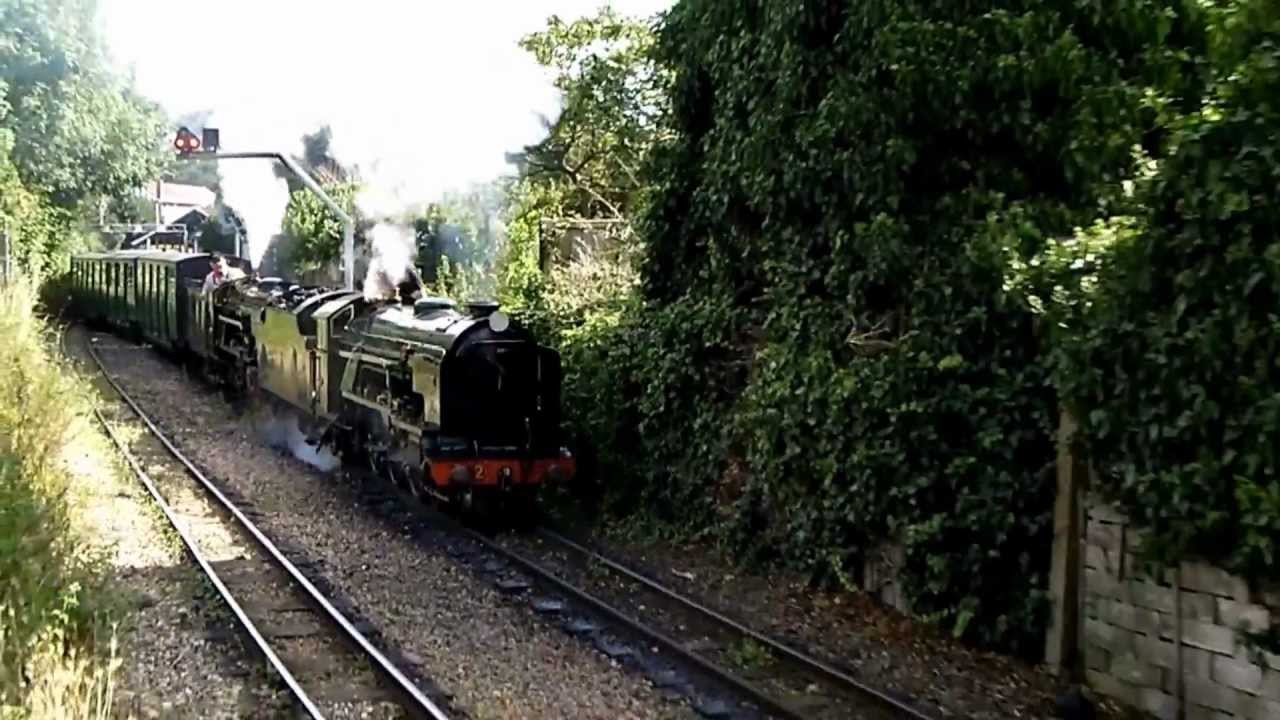 Very long train on the Romney Hythe and Dymchurch Railway . - YouTube