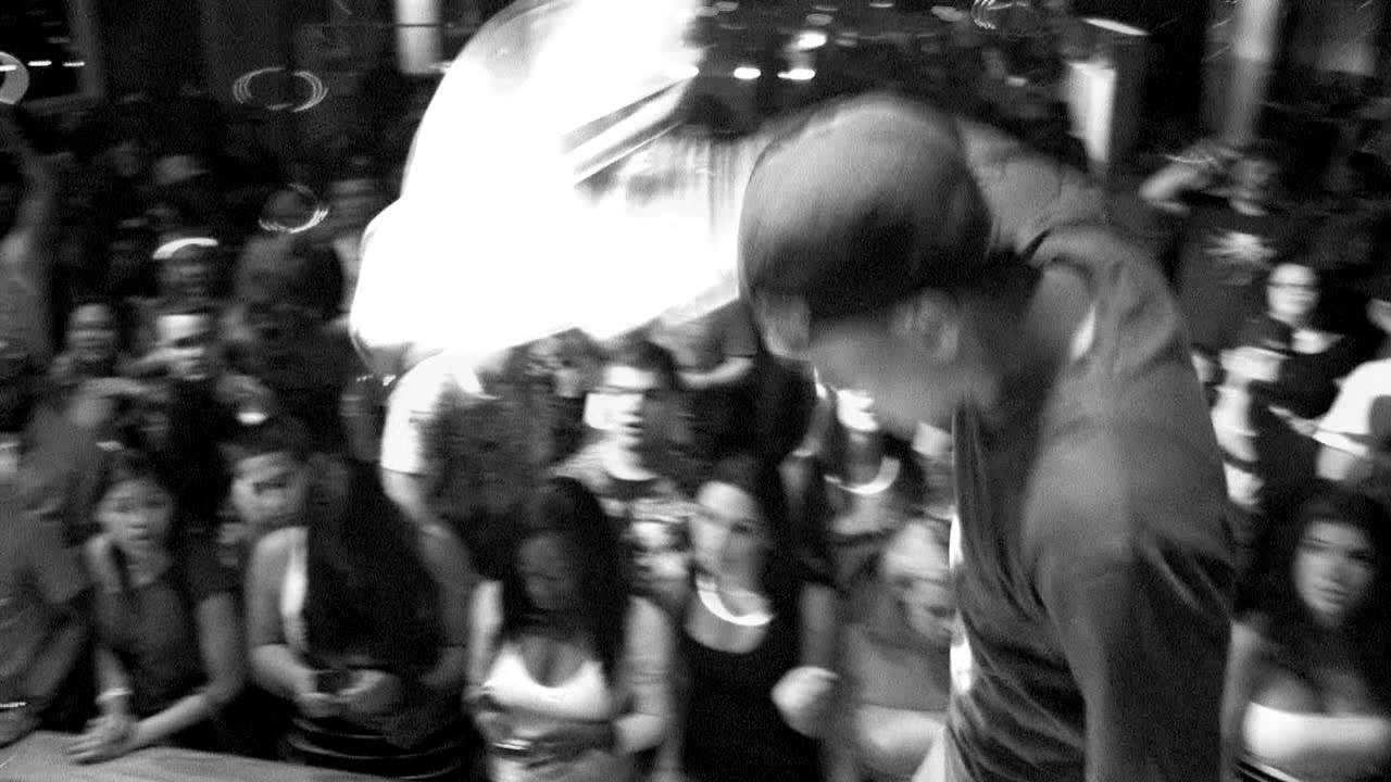 EccenTrix & WillFortune - Rhythm of the Night - YouTube