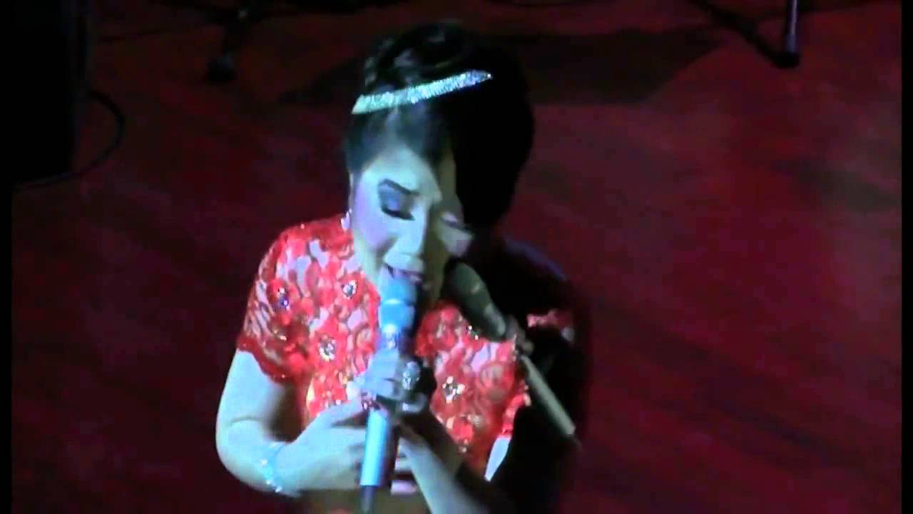 Jakarta Melayu Festival 2014 - Uma Tobing - Kau Laksana Bulan - YouTube