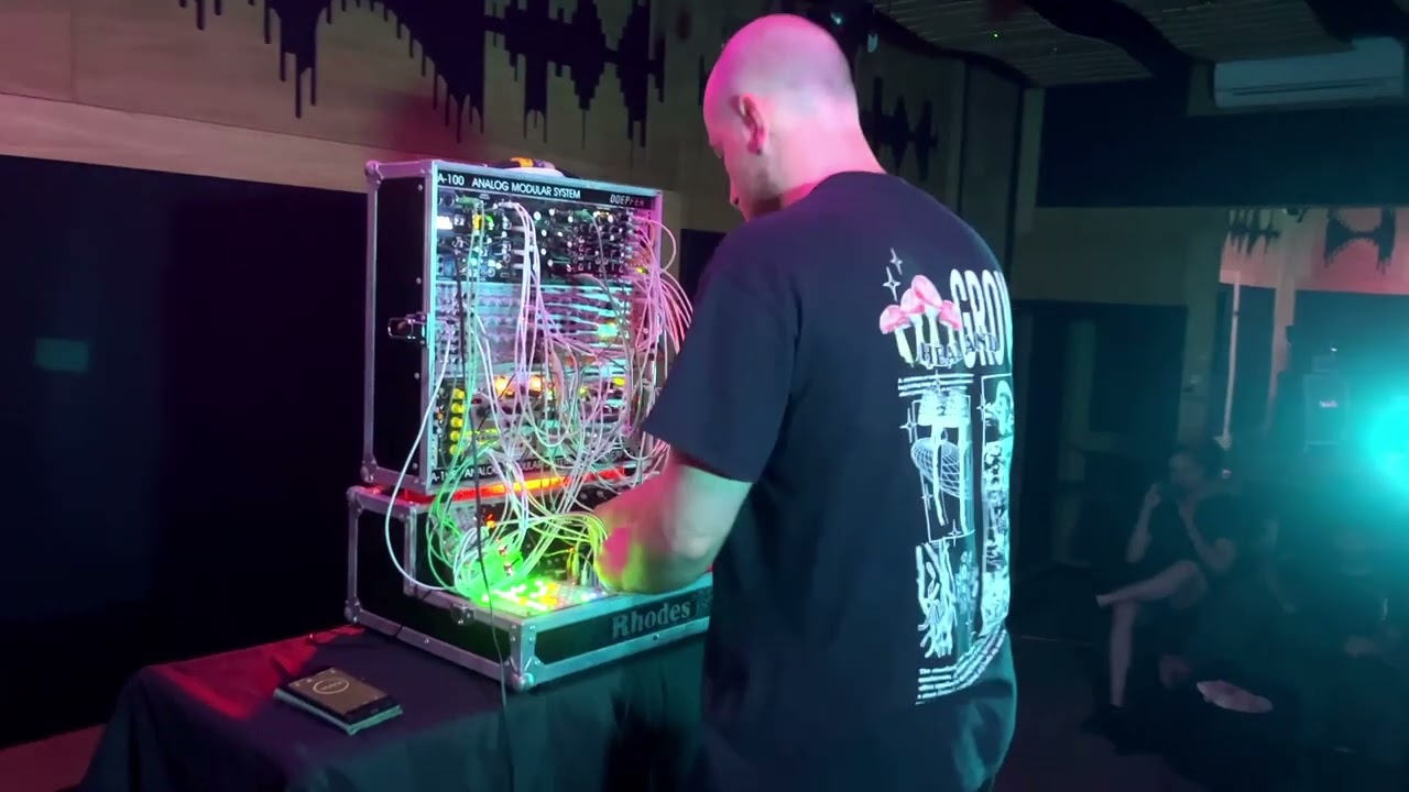 Live modular techno set by Jake Mehew - YouTube