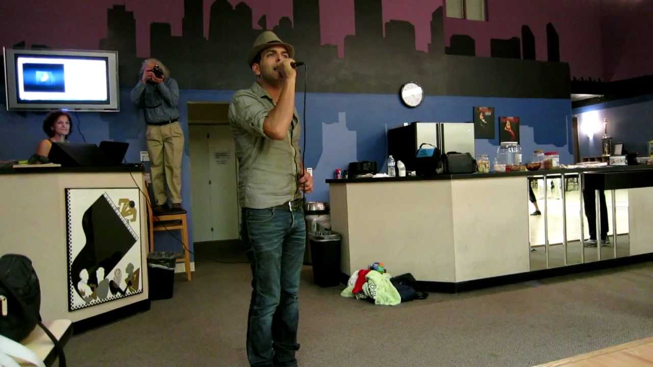 Sagiv Cohen singing Perach Ba'Aviv at Dalya Dallal's Israeli folk dance ...