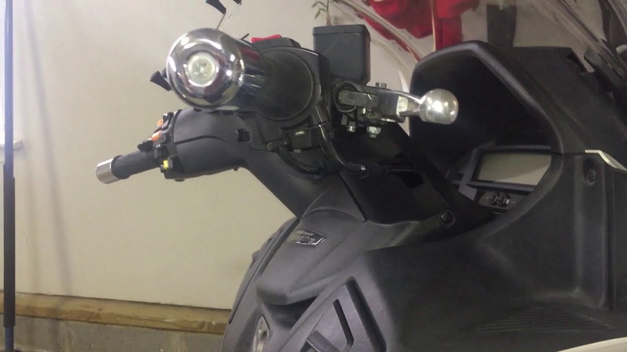 Remove the plastic around the Suzuki Burgman 650 Handlebars - YouTube