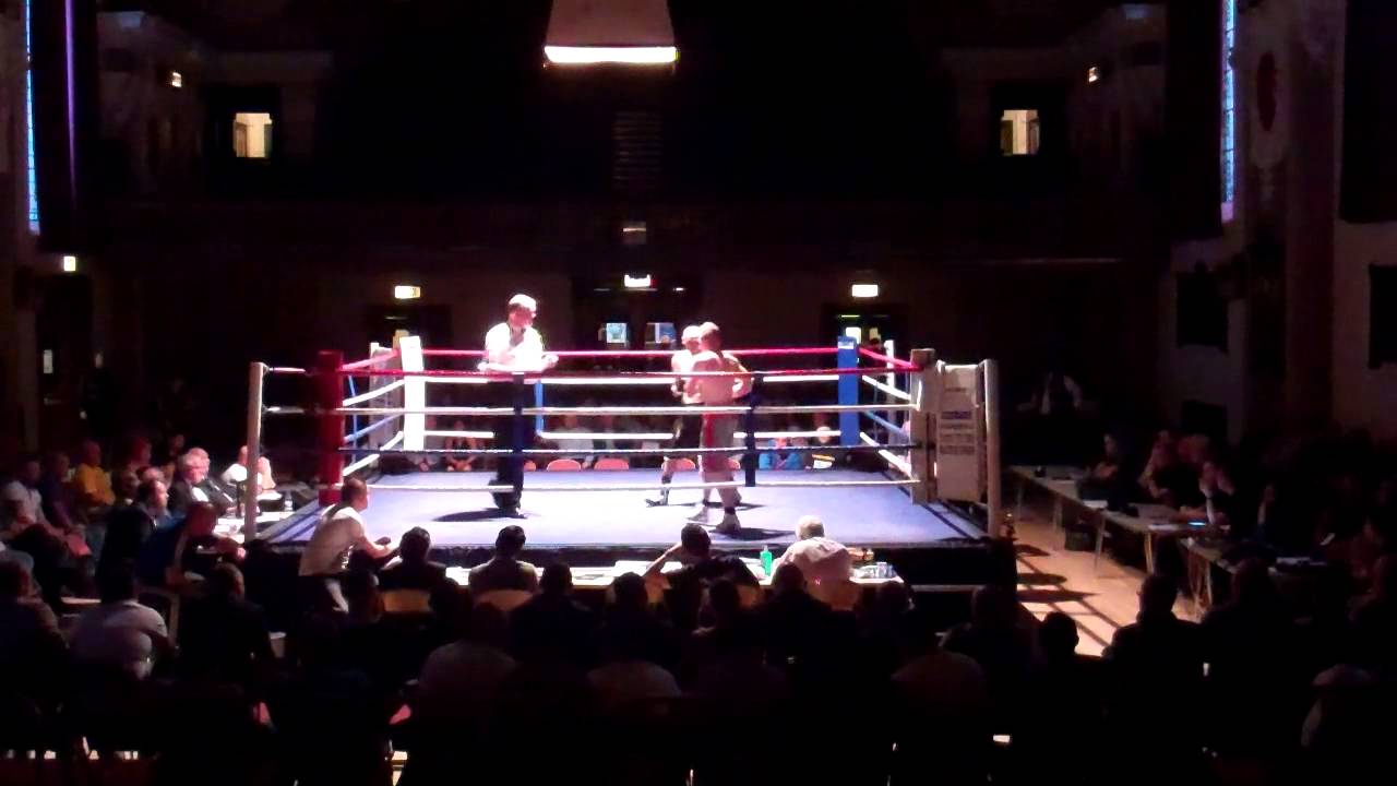 Des Bowater vs. Sid Razak - May Day - YouTube