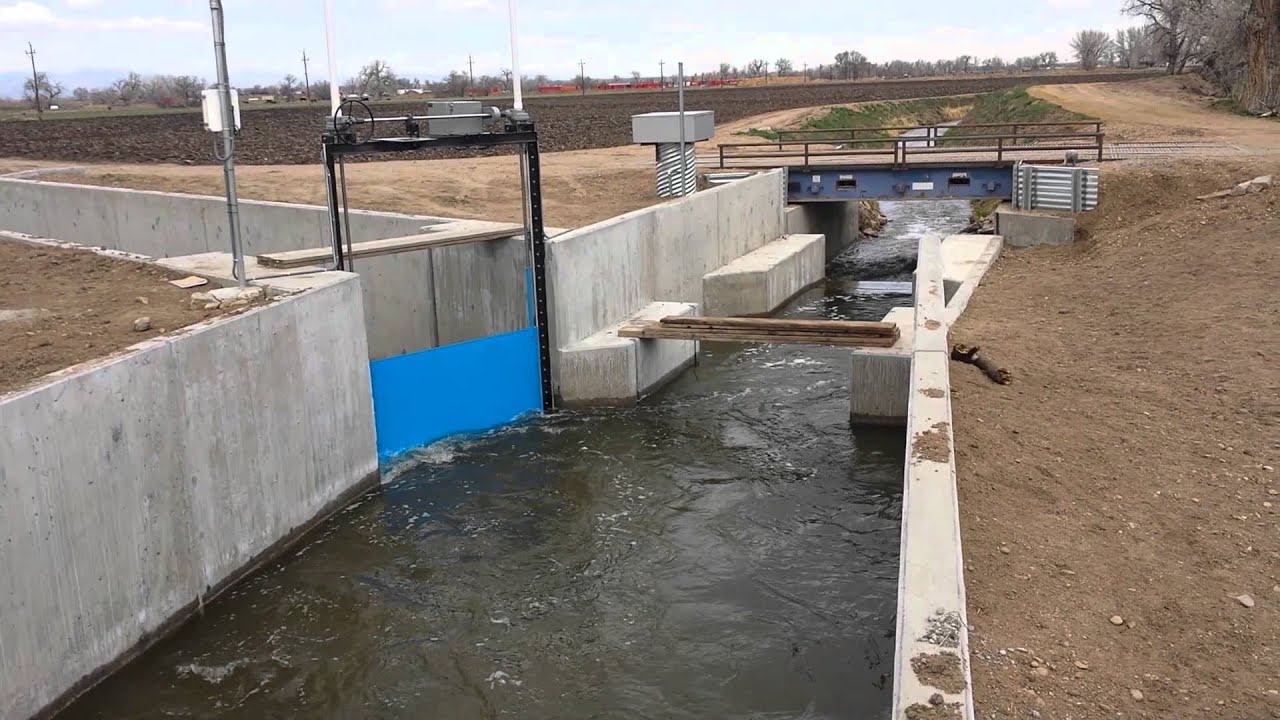 Remotely operated solar powered automatic sluice - YouTube