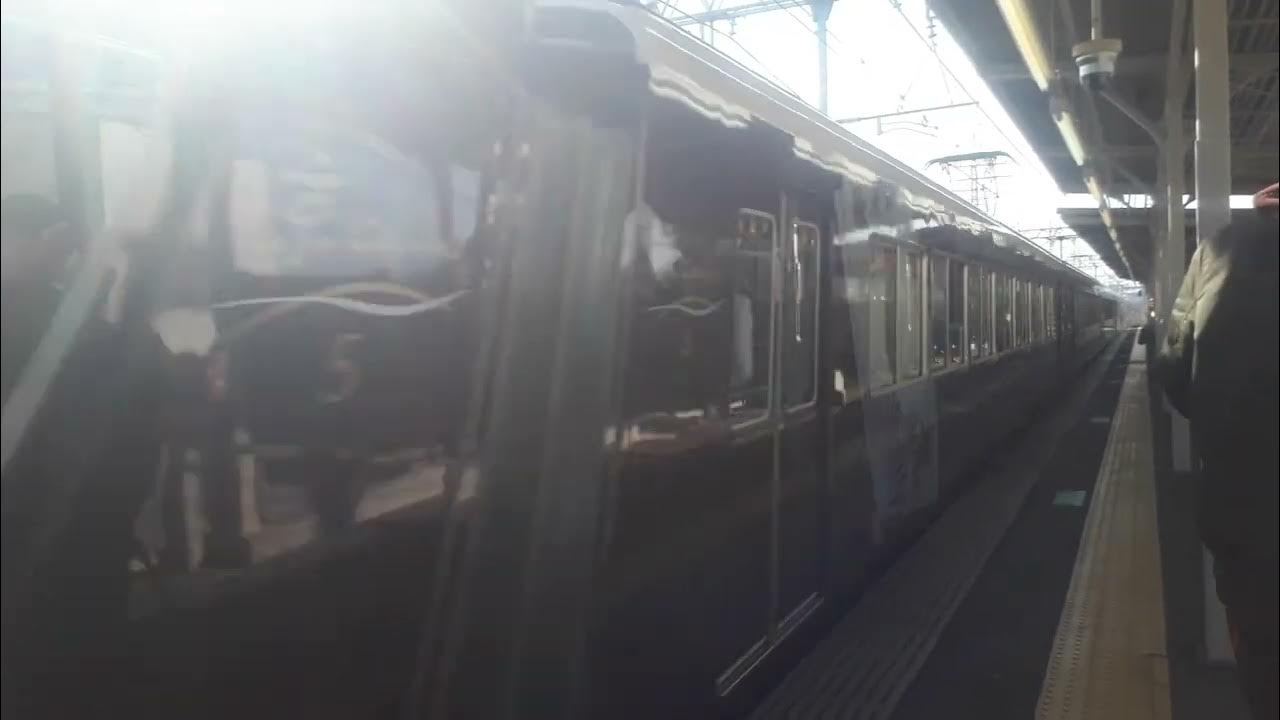 阪急総持寺駅で6300系6354F（京とれいん）快速特急A京都河原町行き通過シーン（2022年12月11日日曜日）携帯電話で撮影 - YouTube