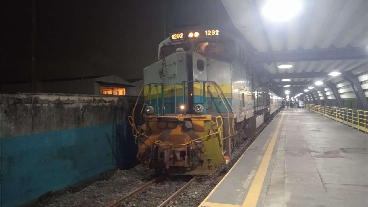 GE Dash9-40BBW 1292. som do motor GE 7FDL16 e som do motor do carro ...