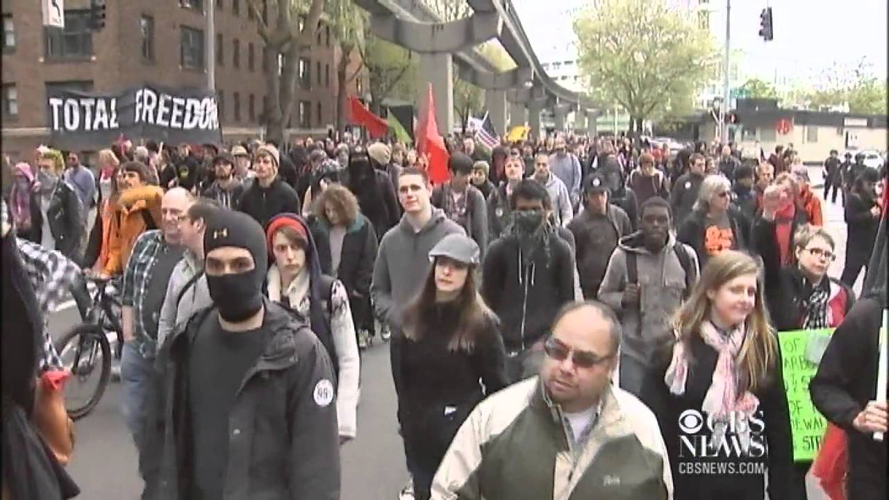 Vandalism/violence breaks out during Occupy protests - YouTube