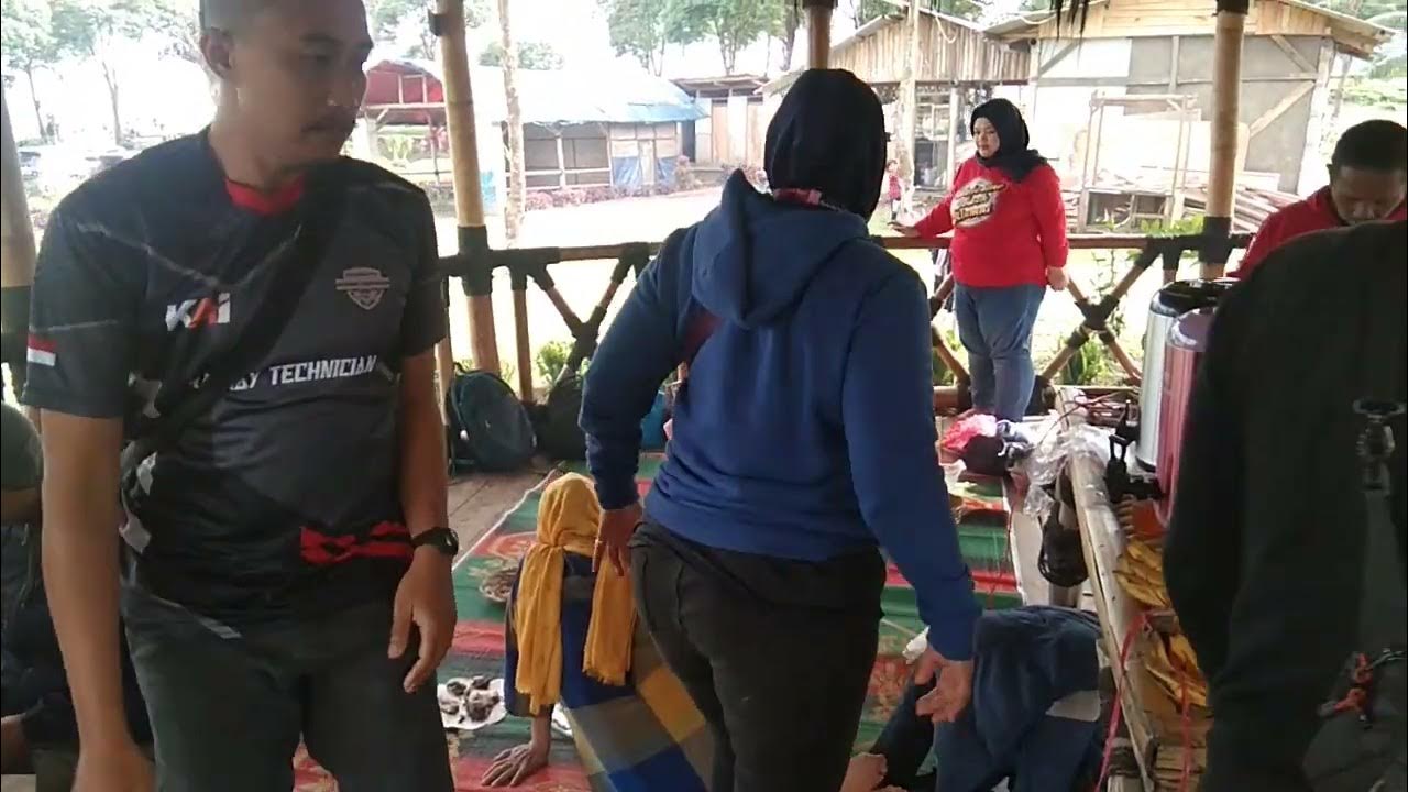 Omega Badminton - Makan2 di Gazebo WWS Pangalengan - YouTube