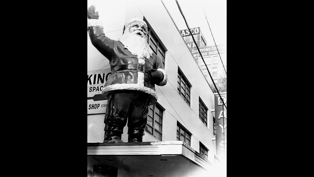 The Story of the 40 Foot Santa at Day's Jewelers - YouTube