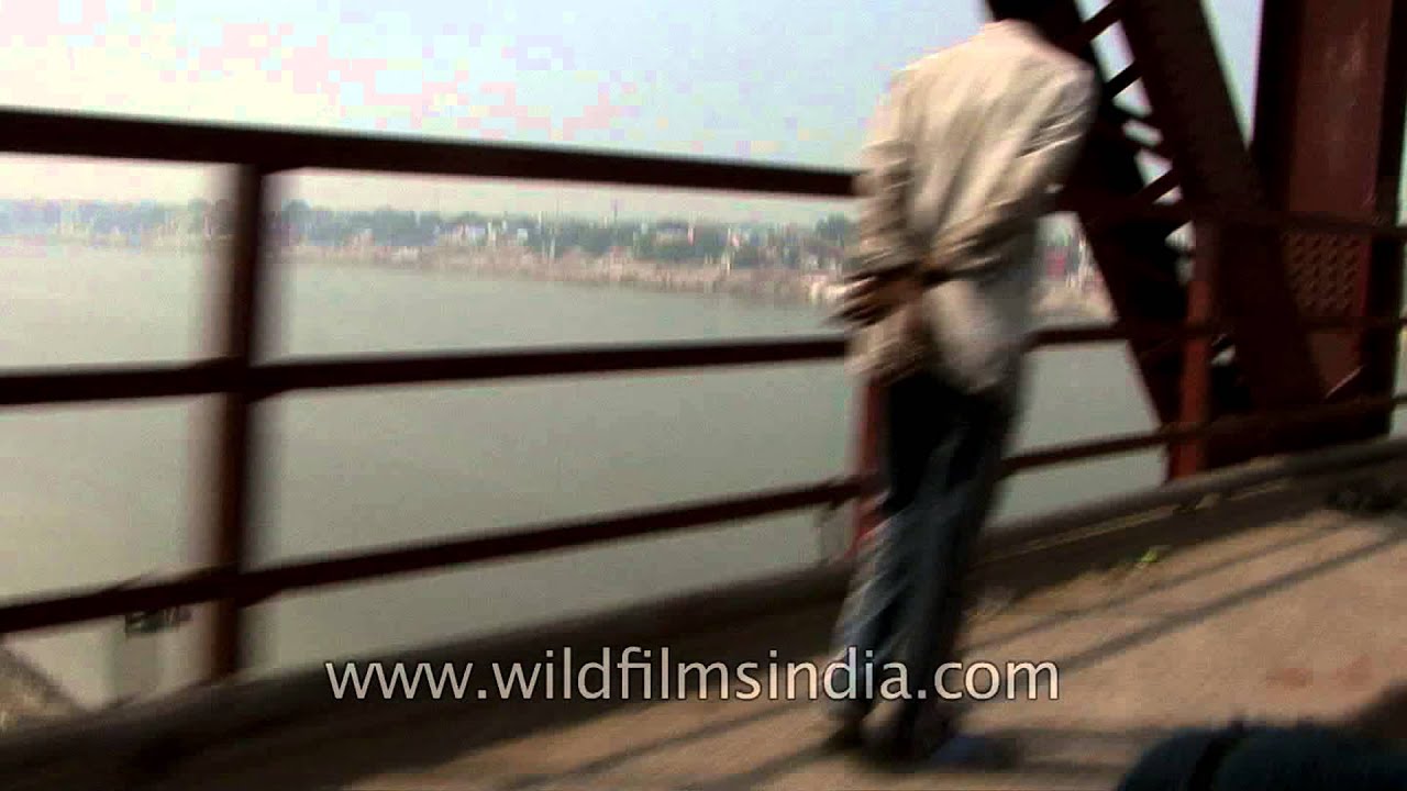 Driving through the upper deck of Malviya Bridge, Varanasi - YouTube