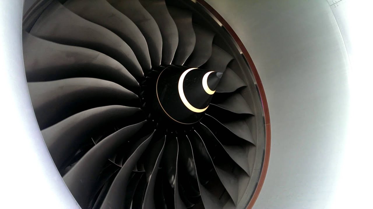 Rolls&Royce Trent 1000 (LOT Boeing 787 Dreamliner) engine powered by ...