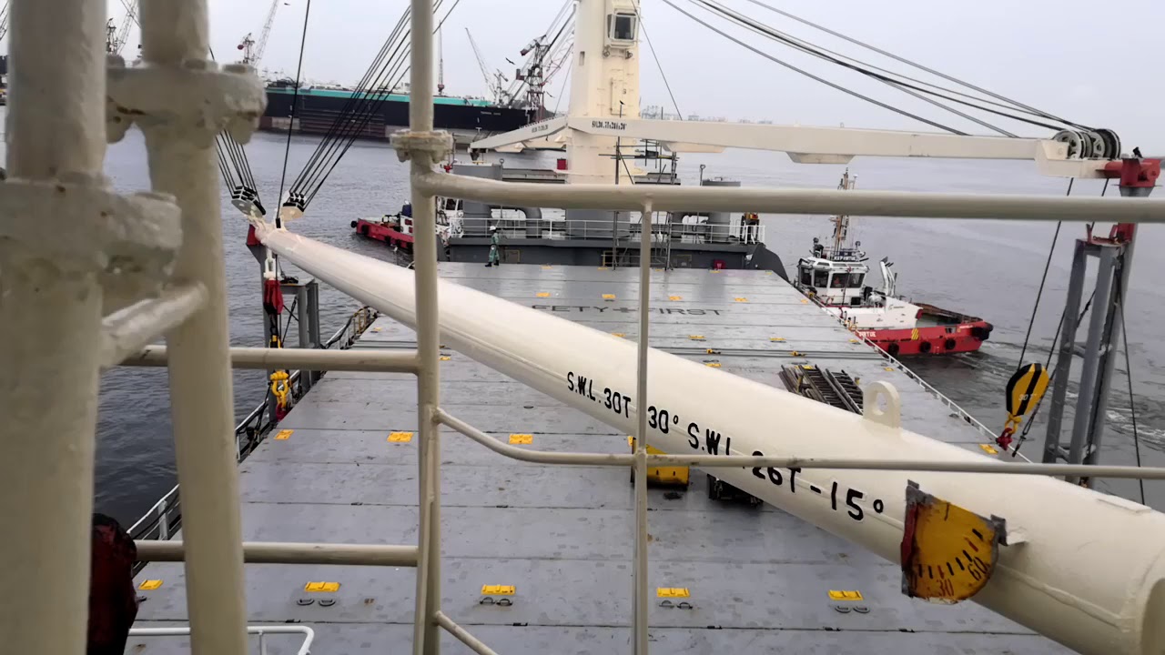 MV Thor Friend, Malaysia Marine and Heavy Engineering. - YouTube