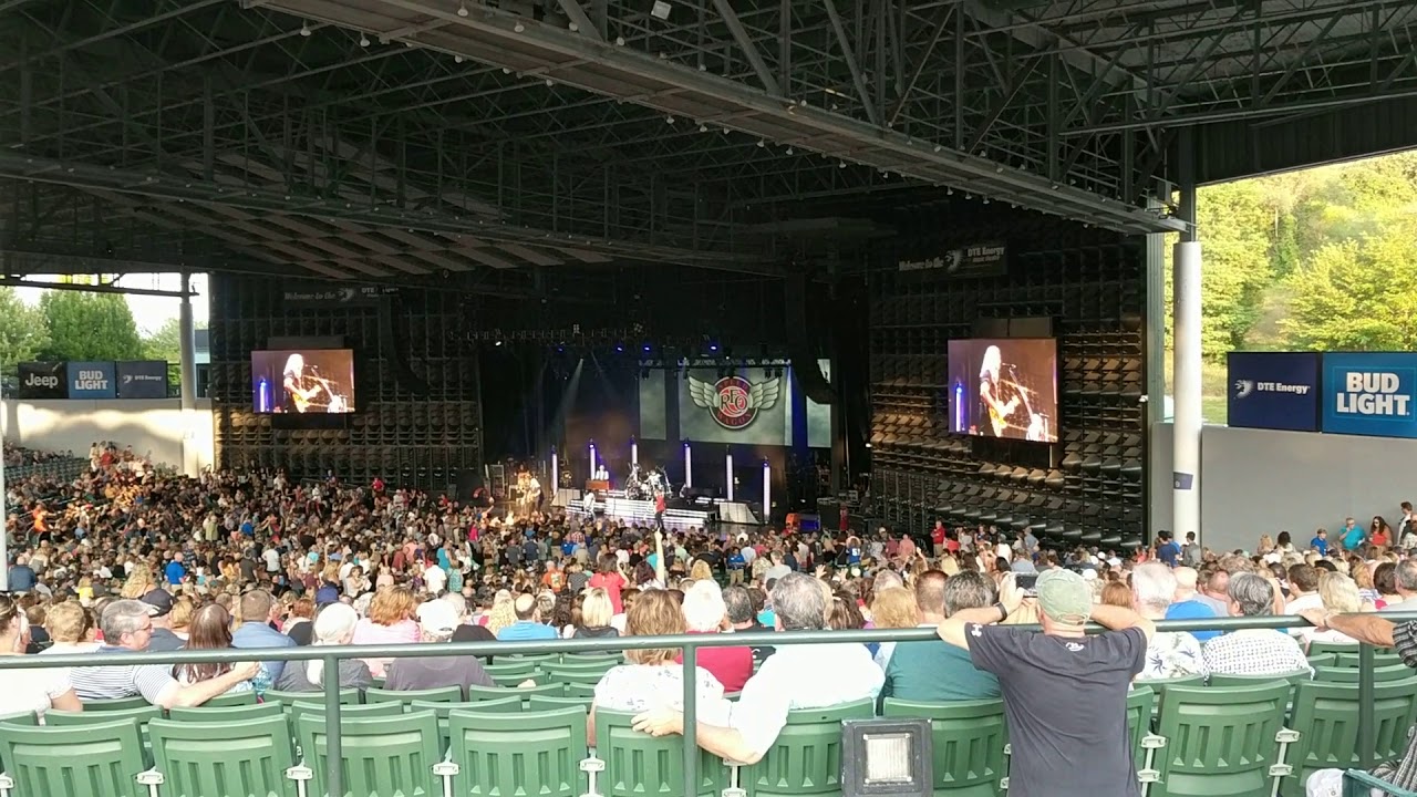 REO Speedwagon - Keep Pushin' - YouTube